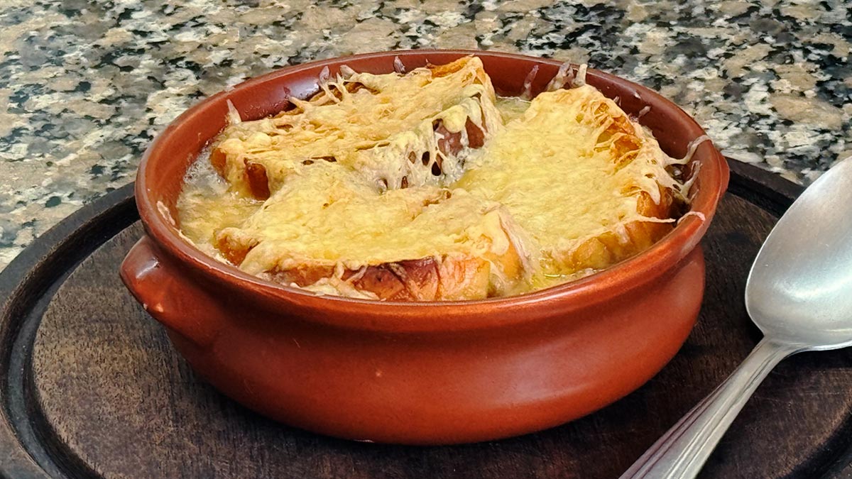 Sopa de cebolla francesa - Kevin Cocinero